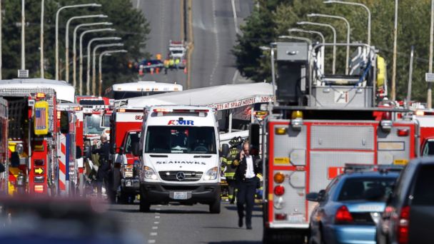 4 College Students Dead in Seattle Duck Boat Crash - ABC7 Los Angeles